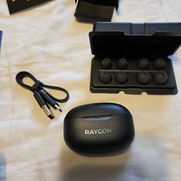 Raycon | Headphones | Raycon The Everyday Earbuds | Poshmark